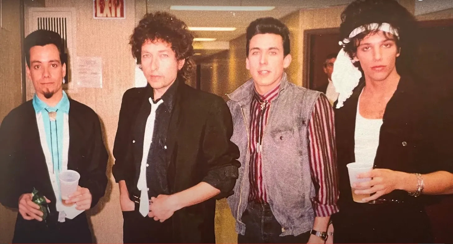 La explosiva actuación de Bob Dylan y The Plugz en el Late Night with ...